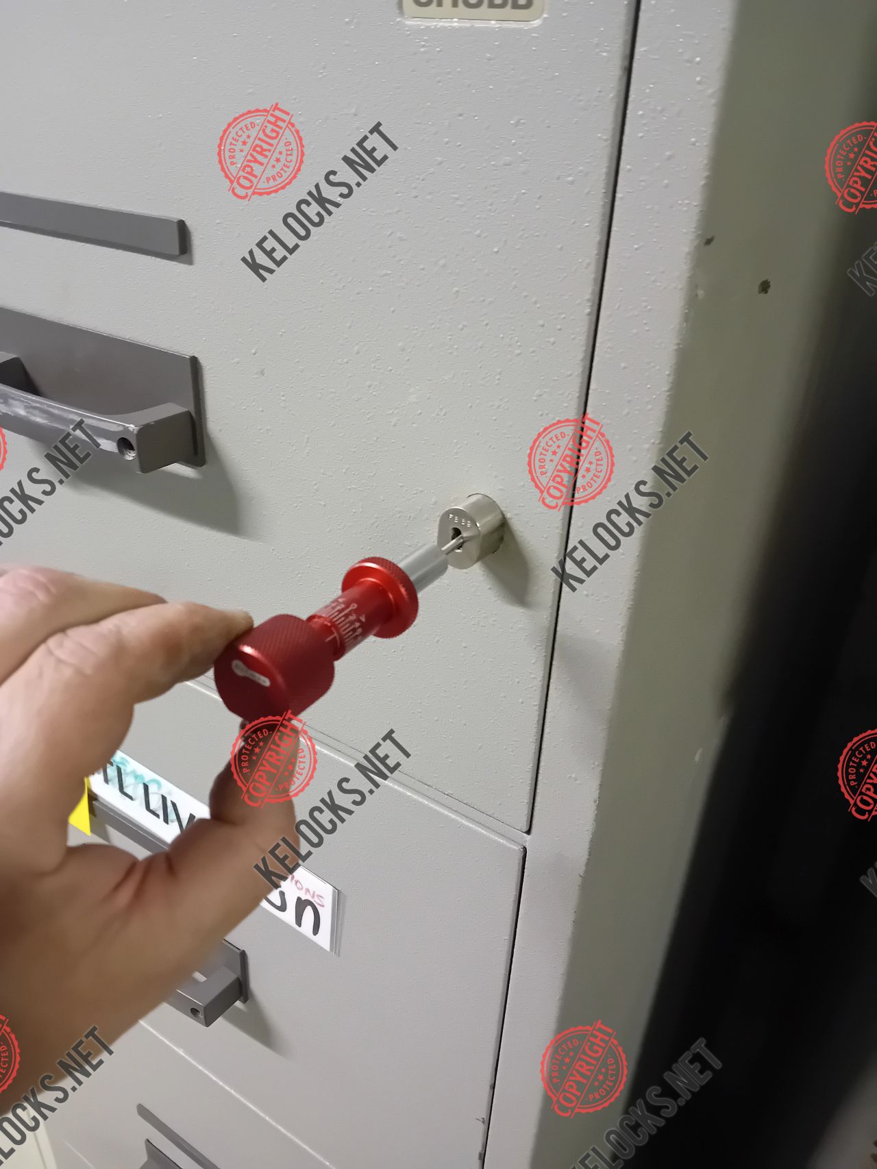 Cracking the Chubb AVA - Key Elements Safe Engineers & Lock Picking Tools